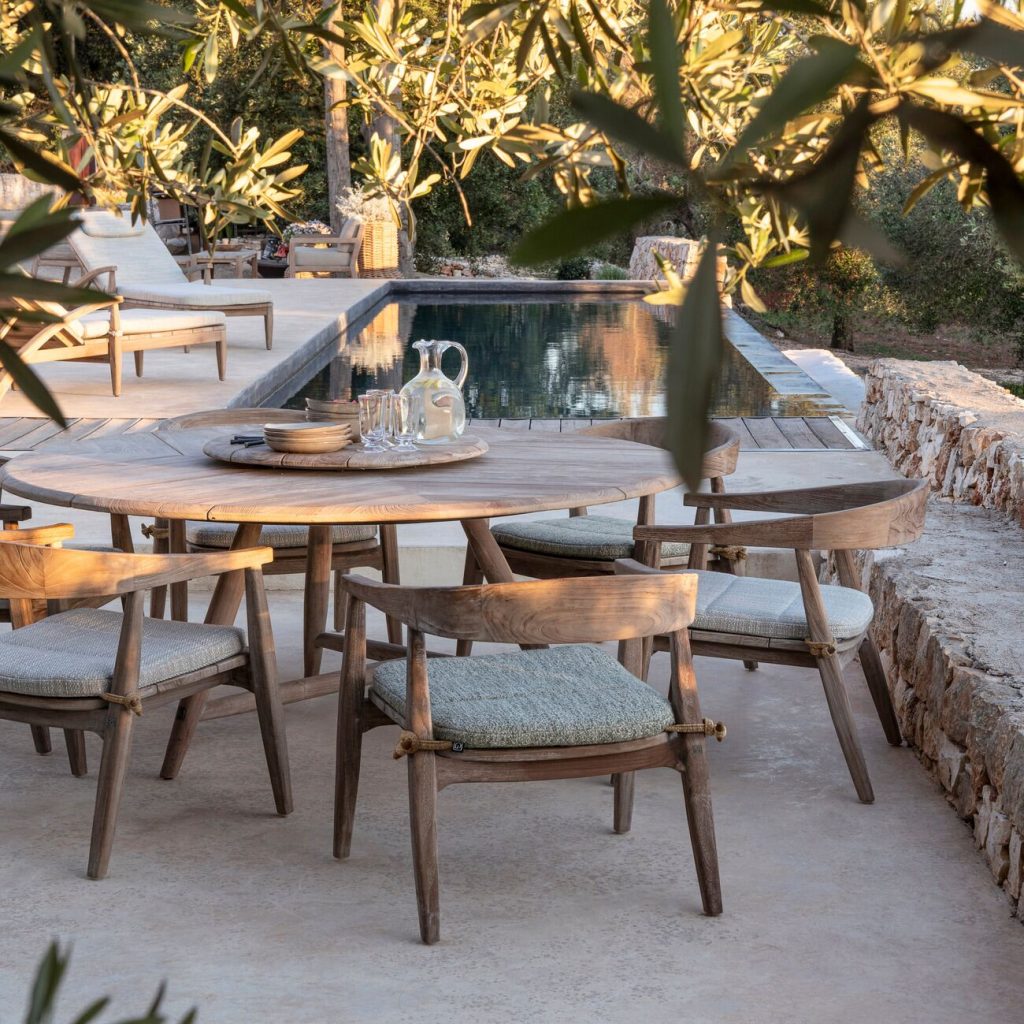 Gommaire Faye Low Round Dining Table – Luxury Outdoor Living